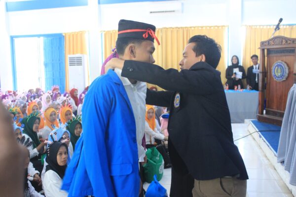 Mahasiswa Baru UNIM Bone Sukses ikuti PKKMB, Warek III Titipkan Pesan ...